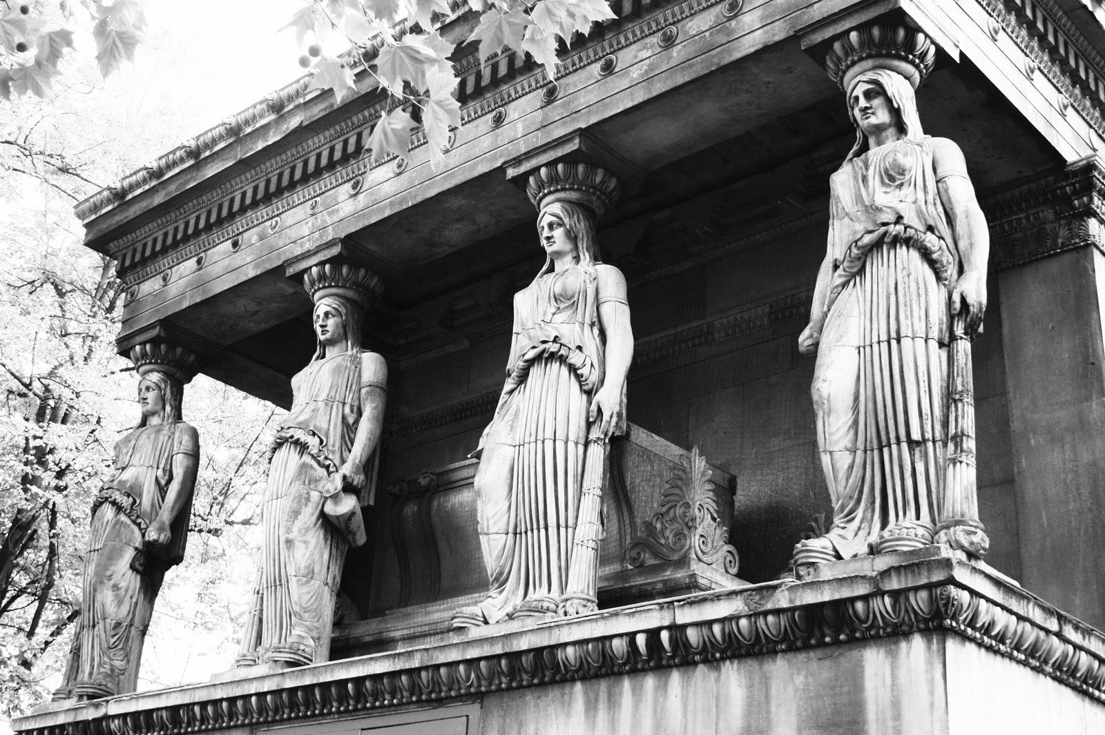 El Plan B: CARIÁTIDES DE COADE en LONDRES PECULIAR