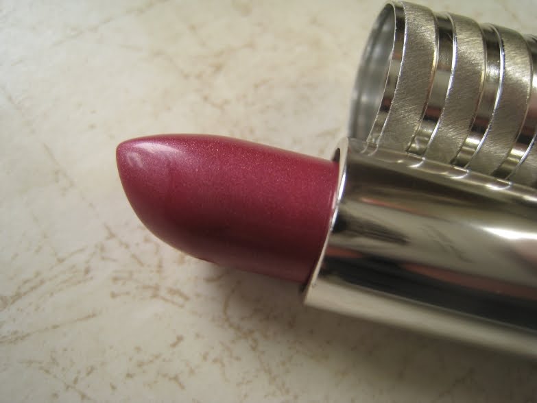 Clinique Different Lipstick Raspberry Glace | The Non-Blonde