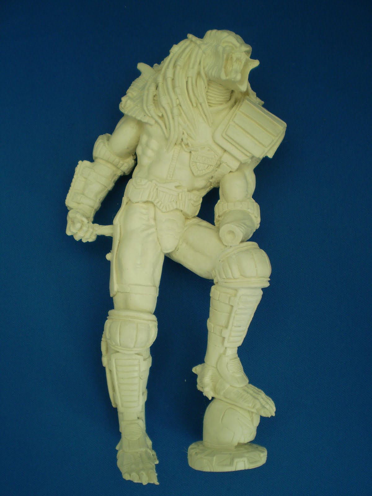 Cellar of Dredd: Dredd/Predator statue