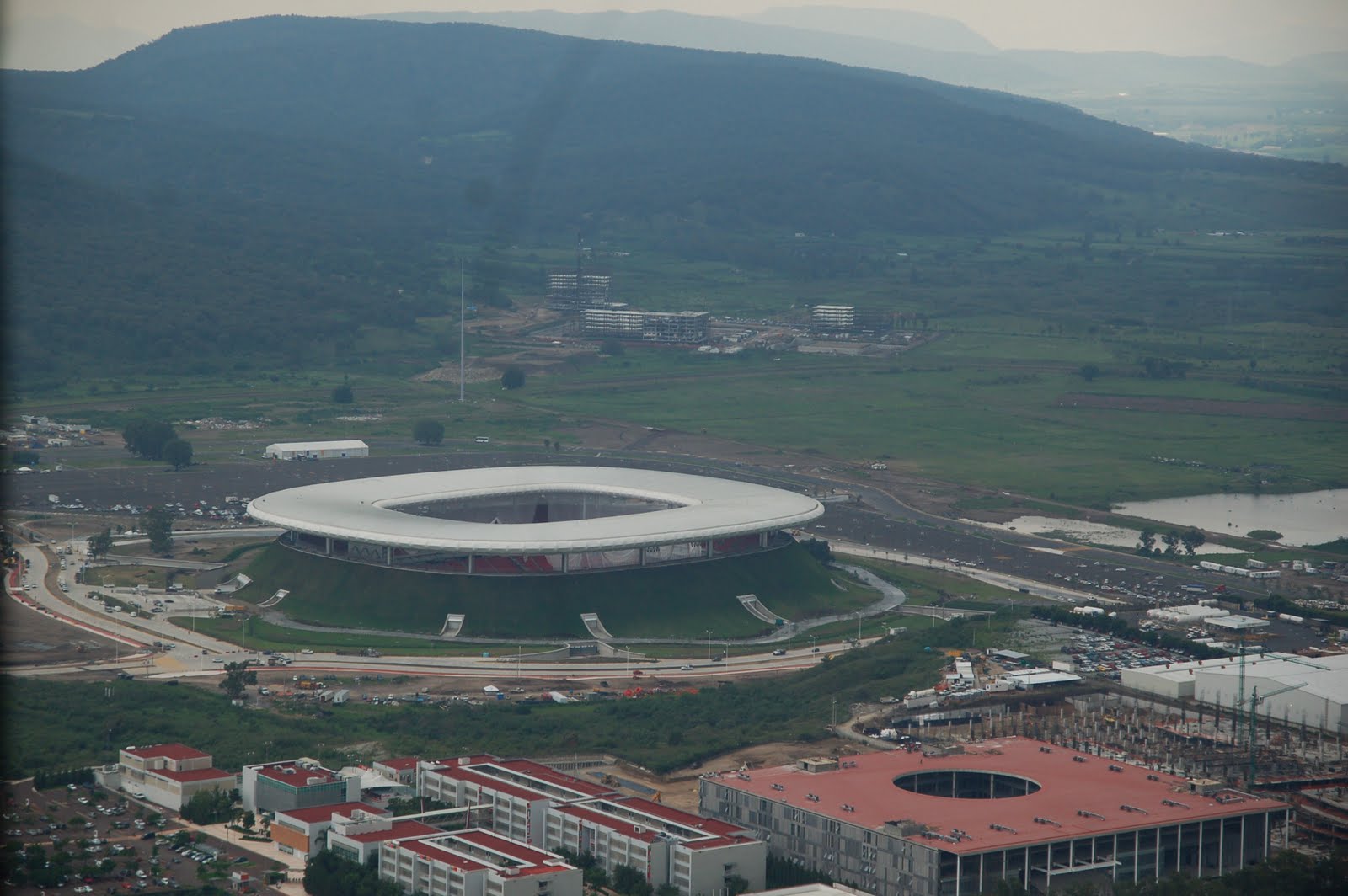 DESTELLOS DE LA VIDA: Estadio de Chivas desde el Aire