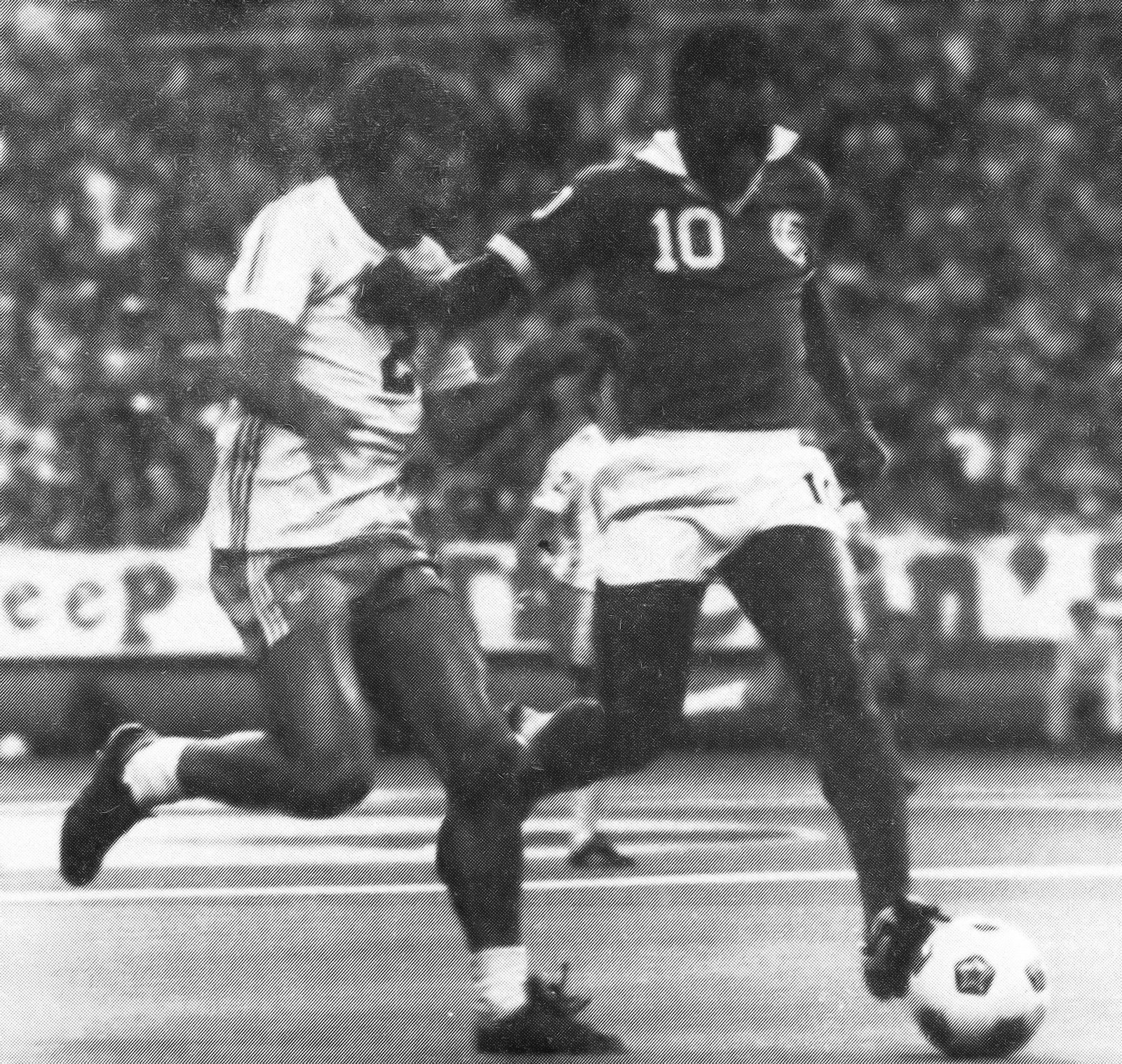 1977. Ny Cosmos V Seattle Sounders. Jocky Hits the Bar! - Dundee FC ...