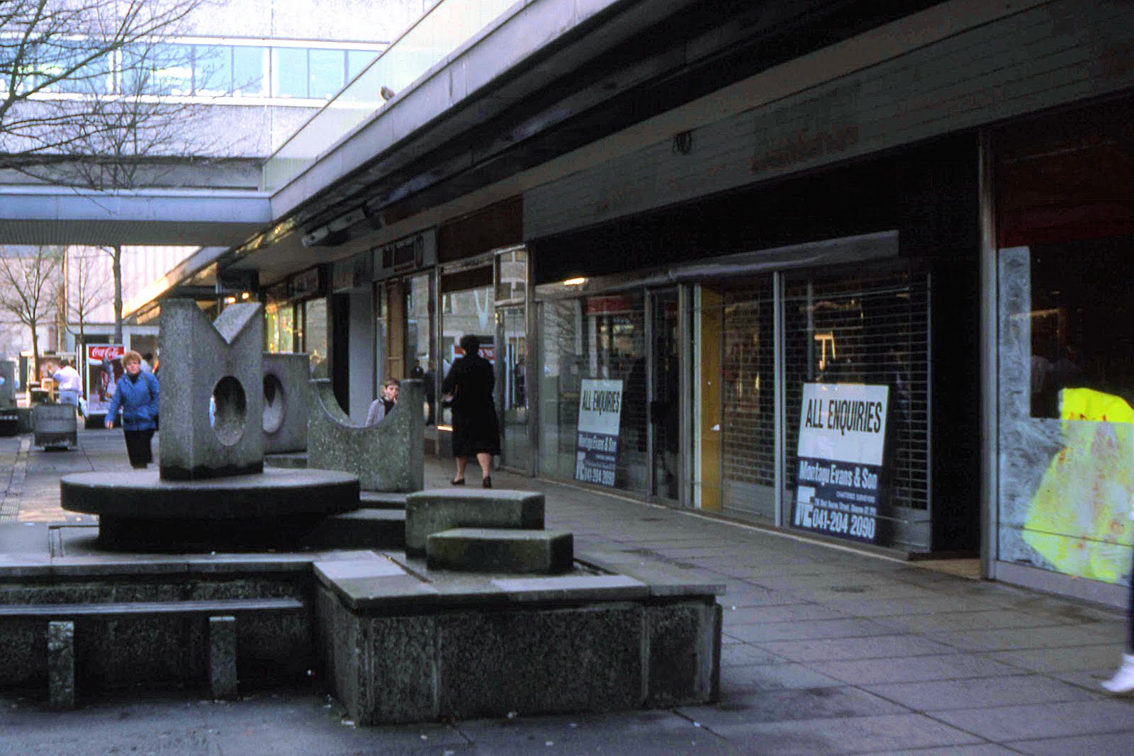 RETRO DUNDEE: THAT OVERGATE SCULPTURE - 1985