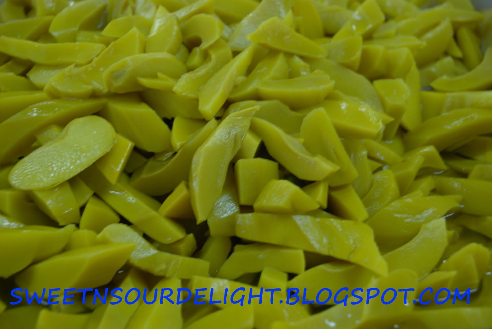 SWEET AND SOUR DELIGHT: Mangga Kuning