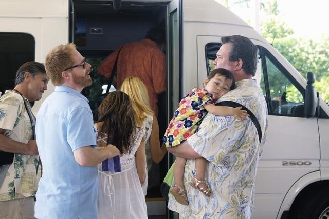 Modern Family TV Series: Modern Family - "Hawaii" Promotional Pics
