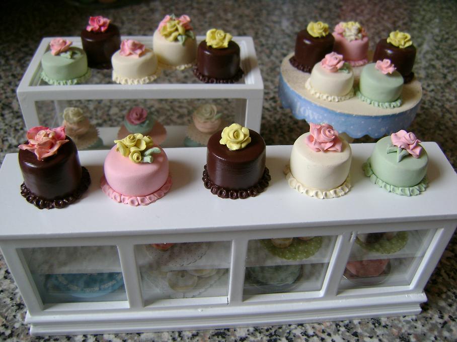 Baking In Miniature: Fondant Rose Cakes