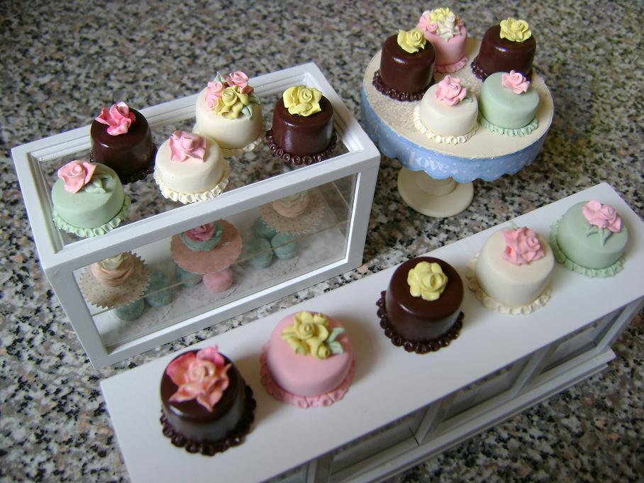 Baking In Miniature: Fondant Rose Cakes