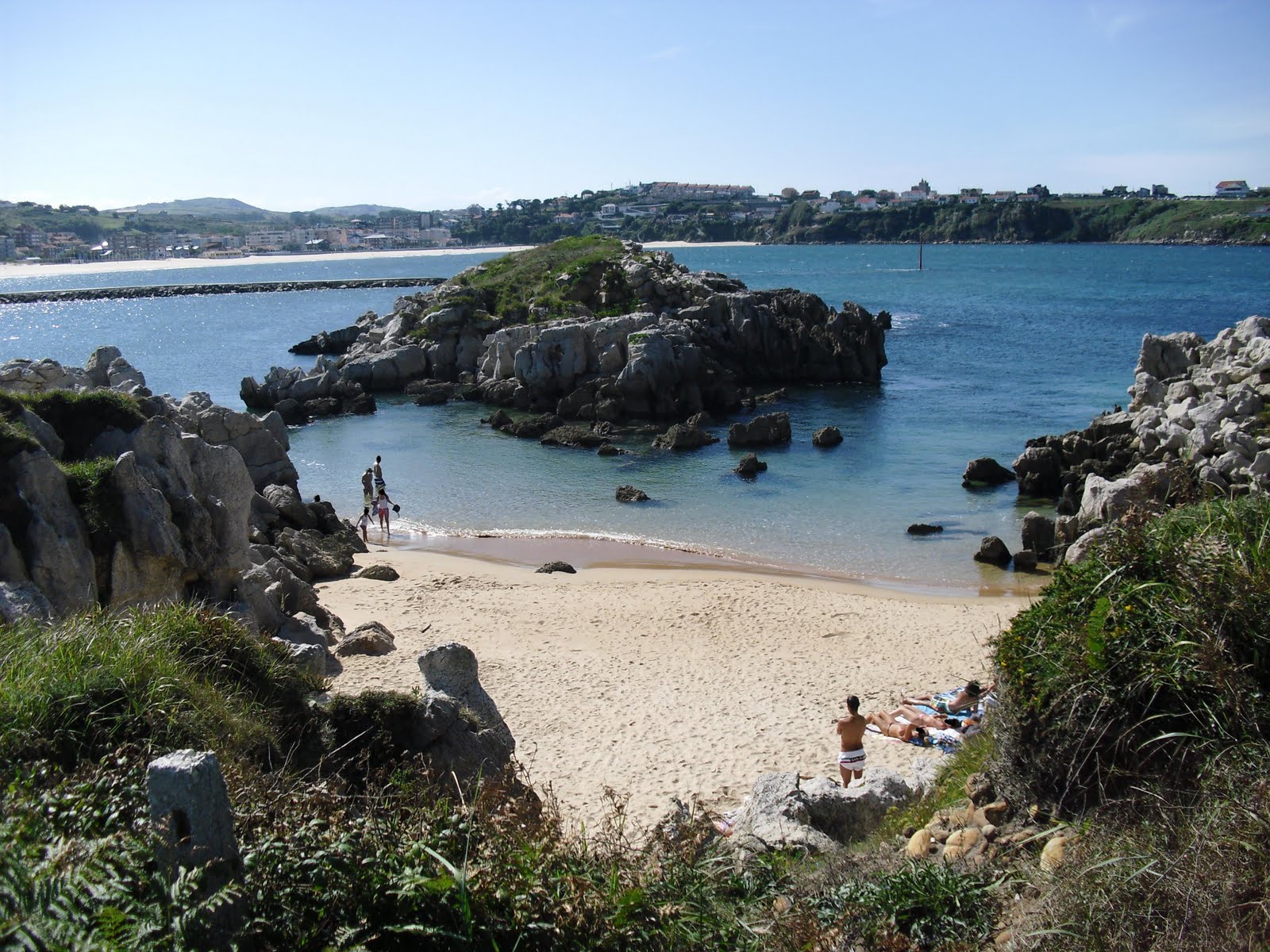 playas y paseos por la costa: CALAS DE CUCHIA