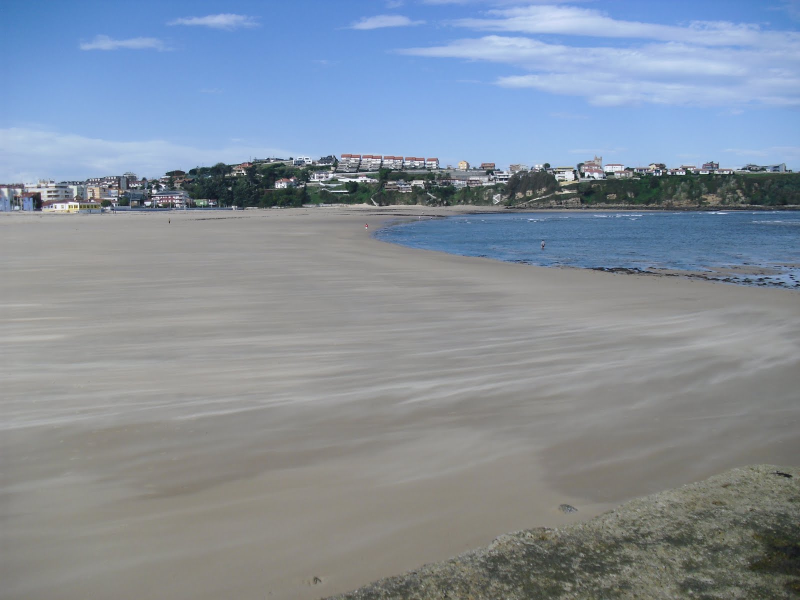 playas y paseos por la costa: PLAYA DE LA CONCHA DE SUANCES