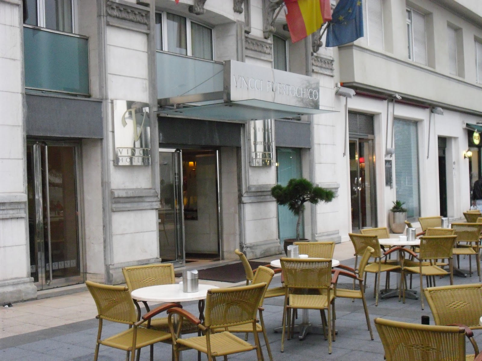 playas y paseos por la costa: BARES RESTAURANTES CALLE CASTELAR SANTANDER