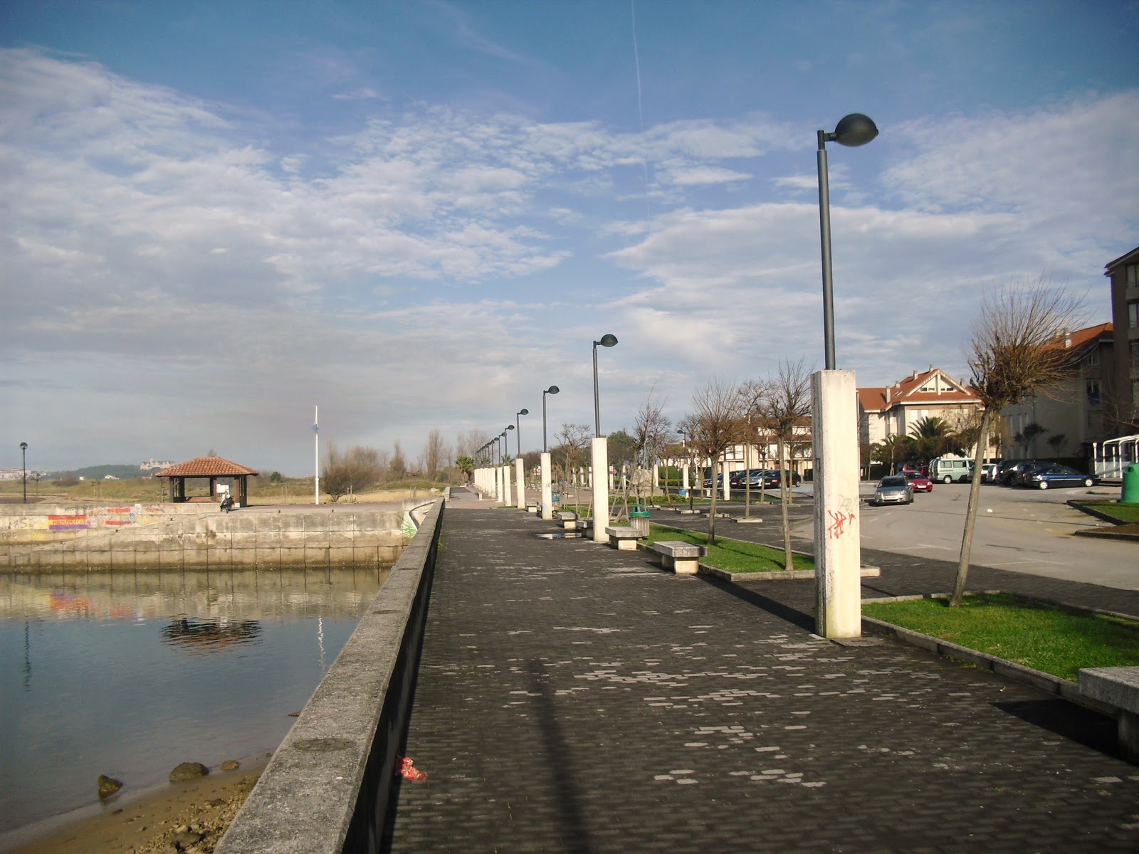 playas y paseos por la costa: EMBARCADERO DE SOMO