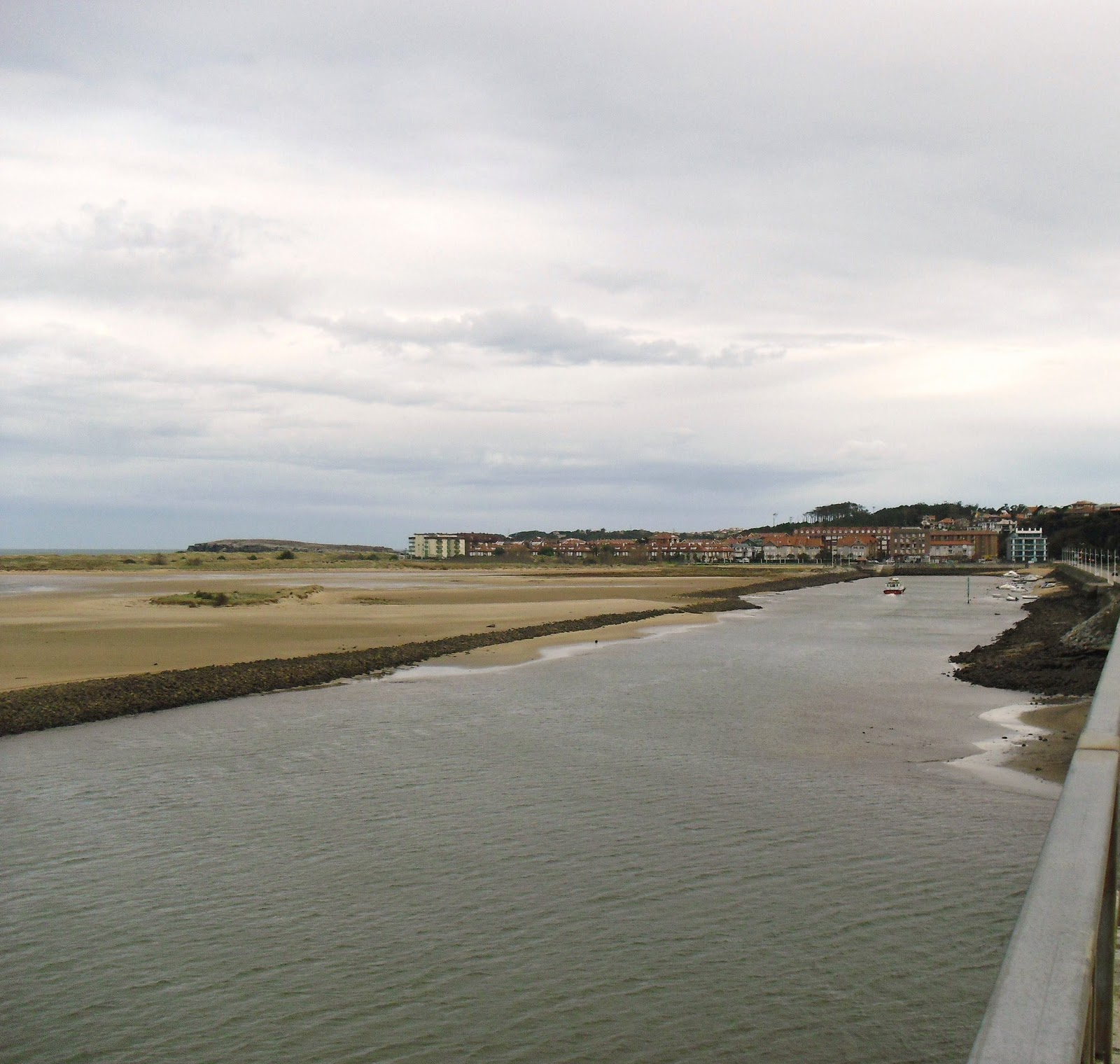 playas y paseos por la costa: PUENTE DE SOMO