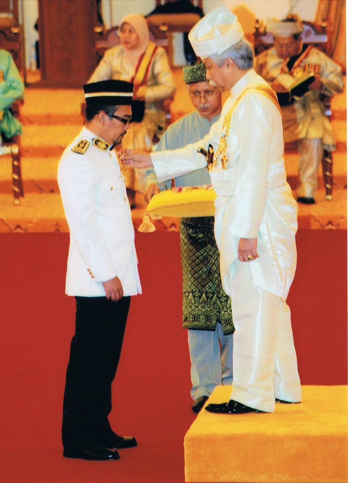 nadzri: Kurniaan Pingat dan Darjah Kebesaran di Istana Besar Seri ...