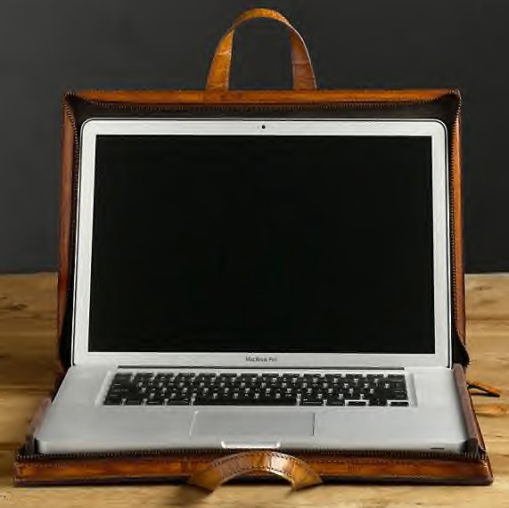 Dose of Design: Love it! - Leather laptop cases