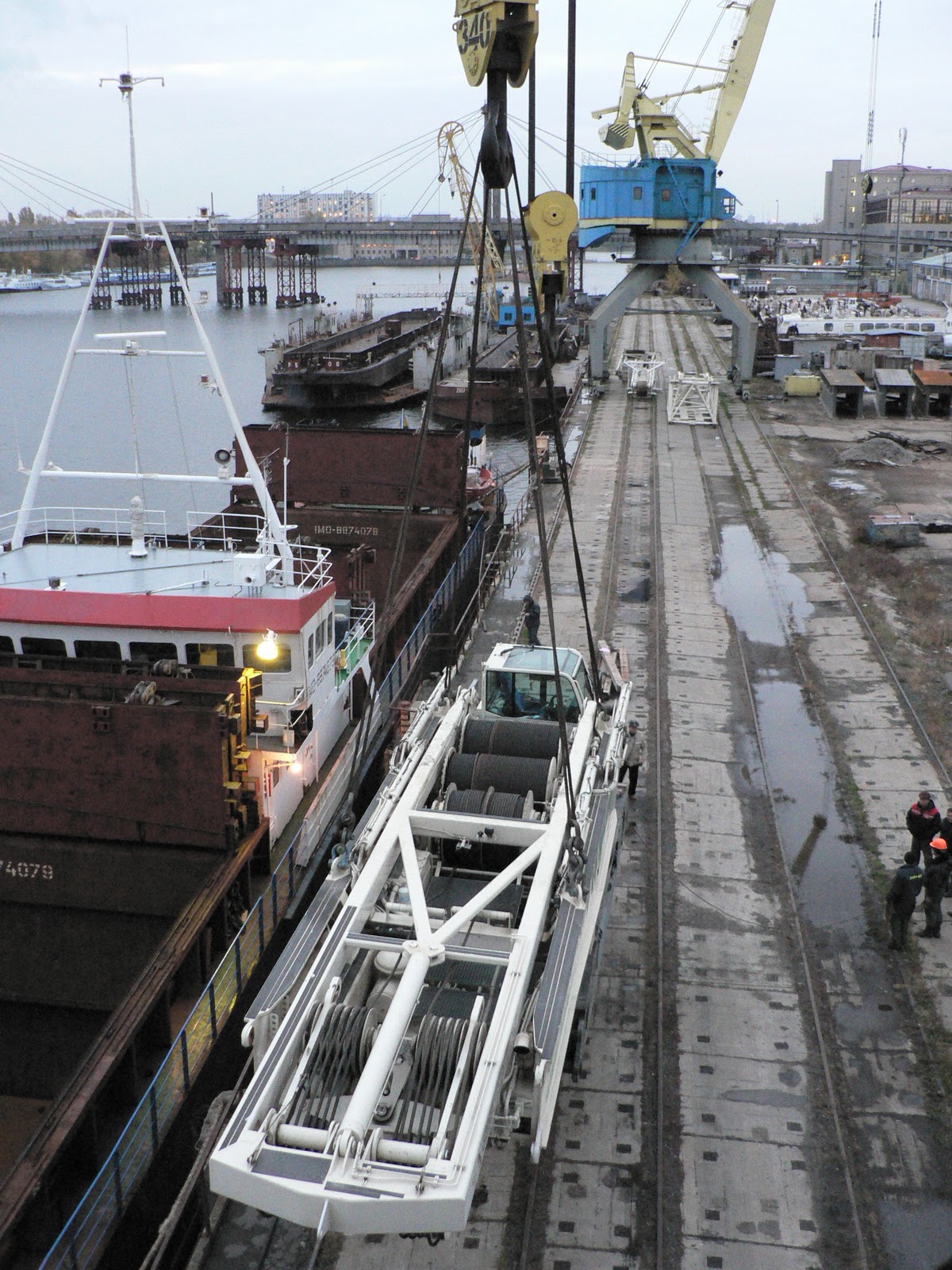 Плавучий кран Захар LK-600