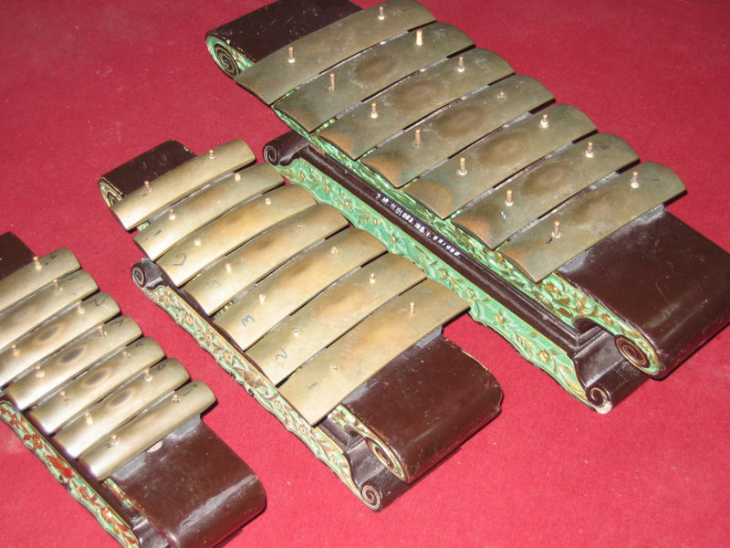 THE ART OF TRADITIONAL MUSIC INSTRUMENT SARON of specific INDONESIA ...