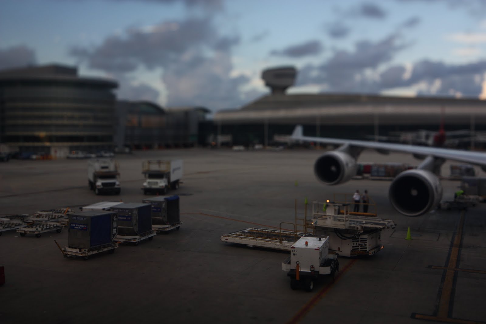 Through the Oculus: Mini-Miami