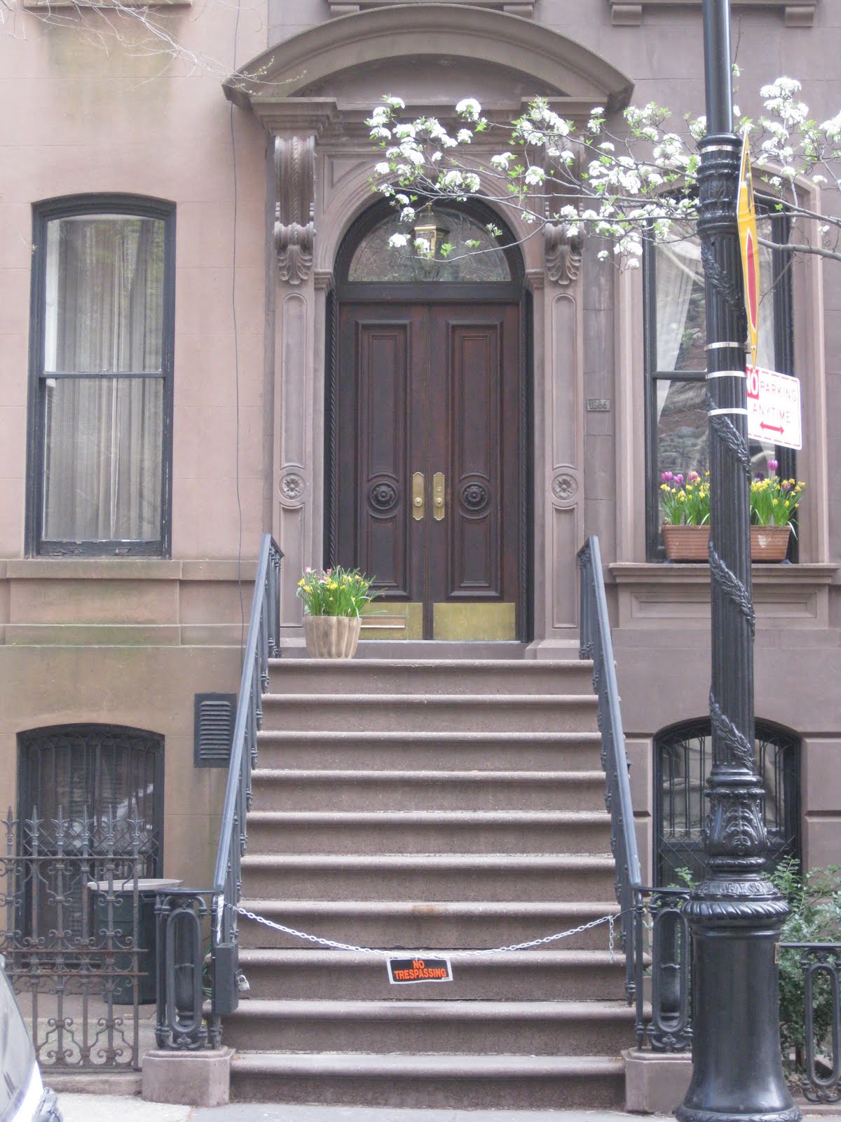 FASHION ON ROCK: Not Just Any Doorstep......