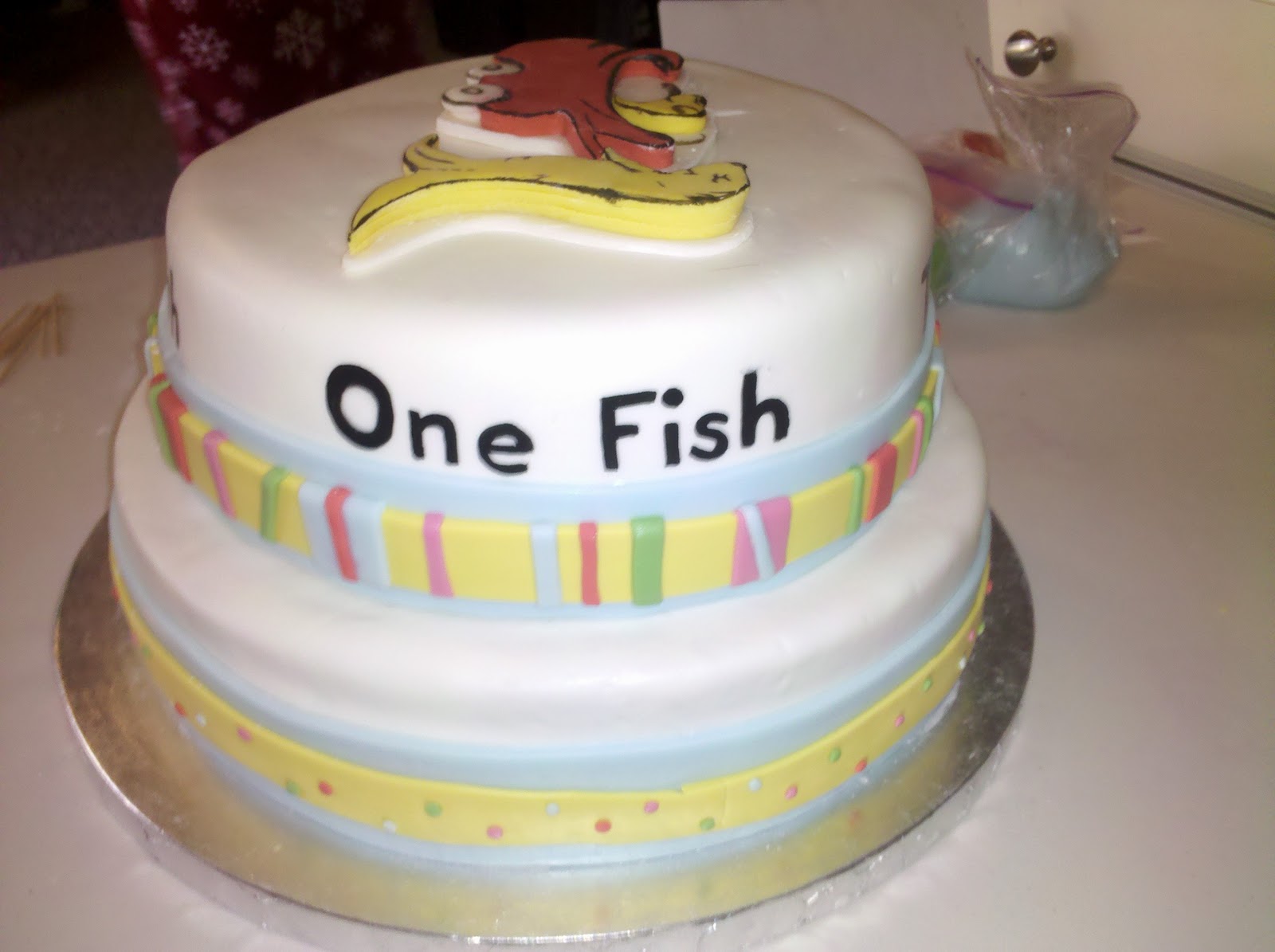 Cakes!byAshley: Dr. Seuss New Fish Baby Shower