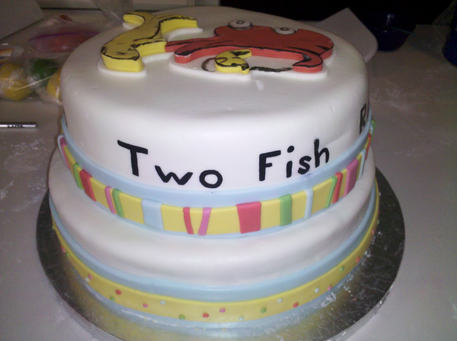 Cakes!byAshley: Dr. Seuss New Fish Baby Shower