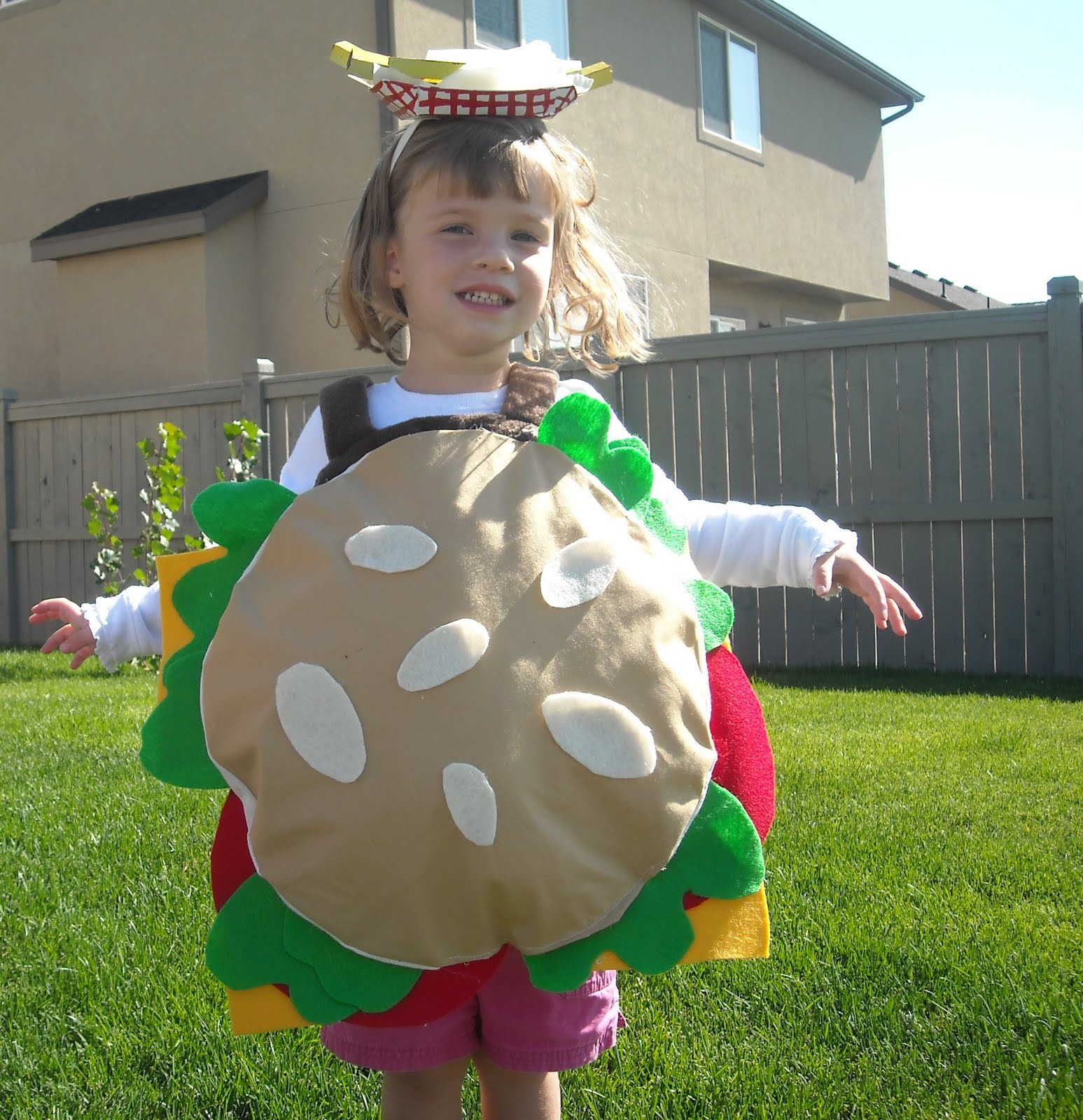 Costume Clever: A great HAMBURGER to go!