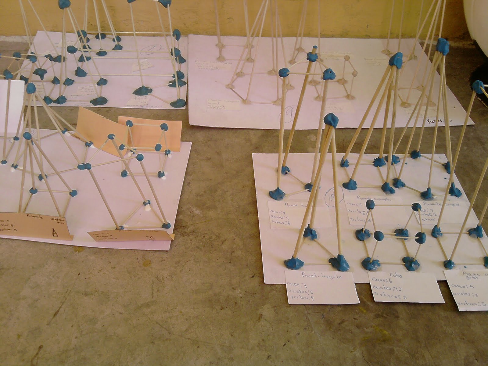 Somos Emeritense: Figuras geometricas con popotes.