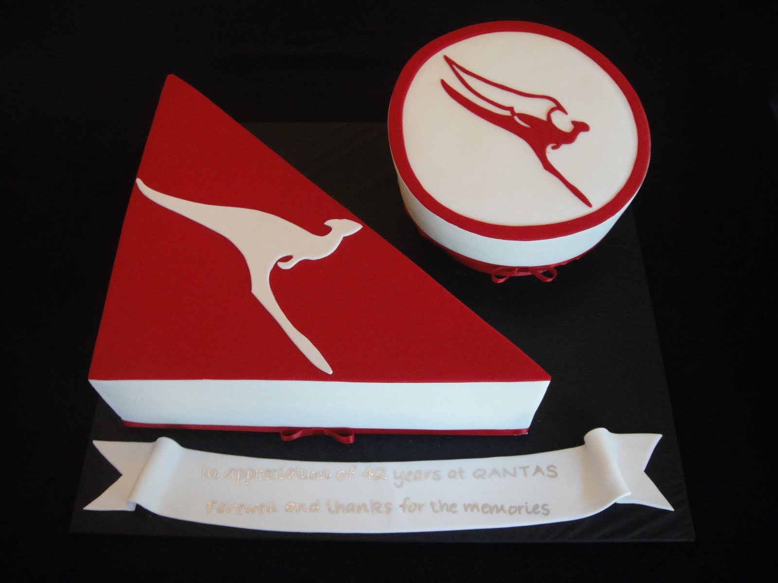 Cupcakes n' More: QANTAS Cake