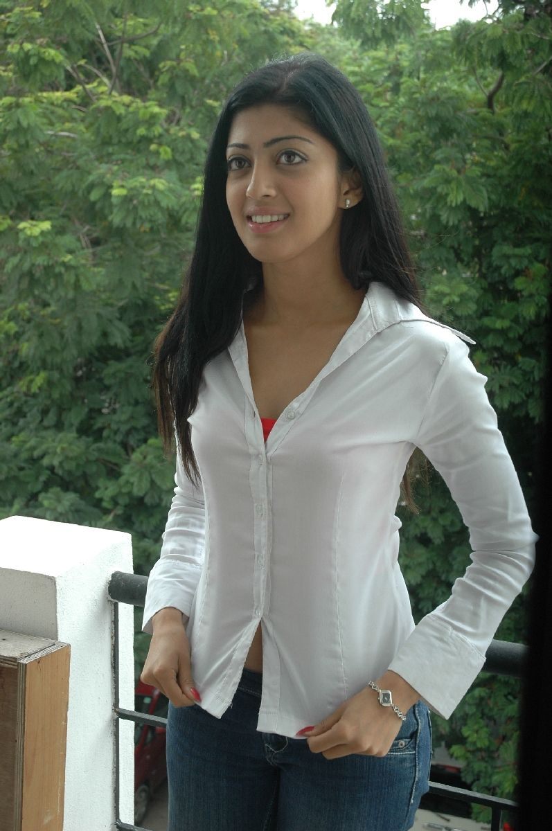 Actress Praneetha Pictures in Blue Jeans & White Shirt - Hollywood | Tollywood | Bollywood ...
