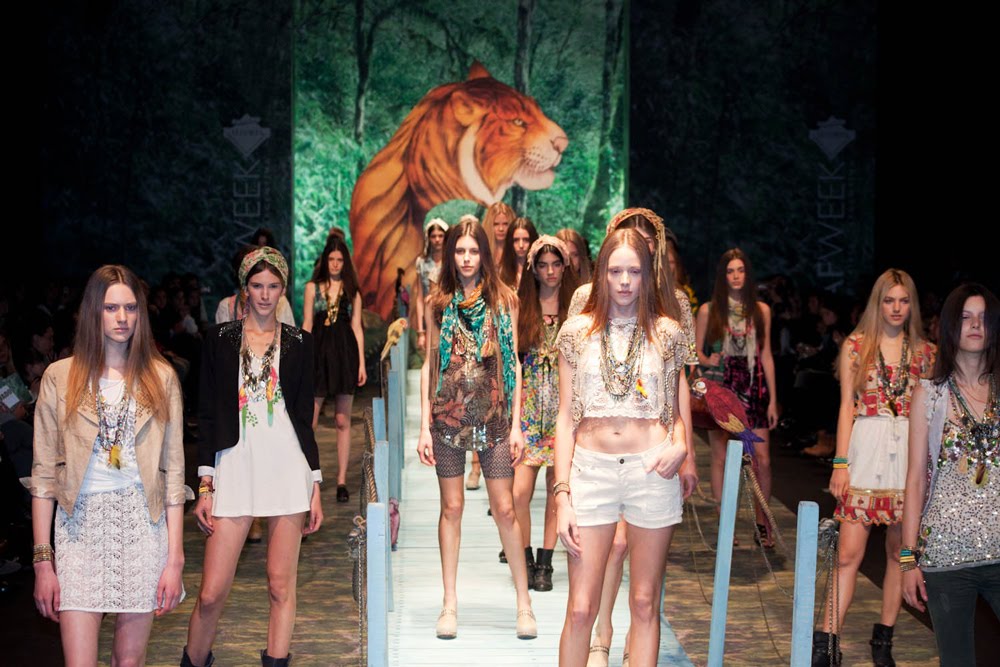 Fashion Forward: BAFWEEK Desfile de Rapsodia