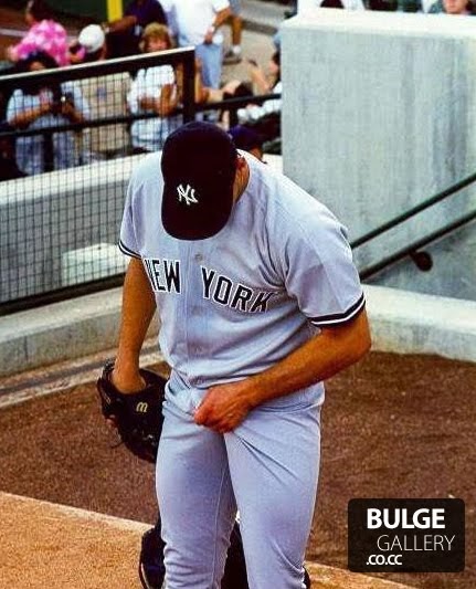 BULGE GALLERY: Baseball player's bulge