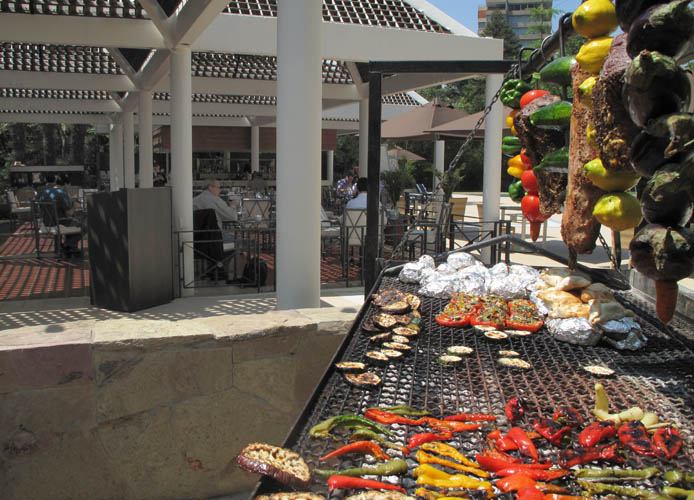 UnoCome: El Bohío y un singular almuerzo buffet