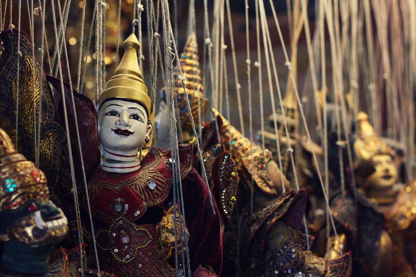 50 mm from the world: Hangin' on a string