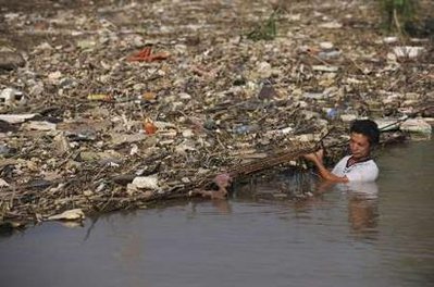 festertime: Garbage flood , Yangtze trash