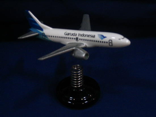 MINIATUR PESAWAT: Miniatur pesawat terbang