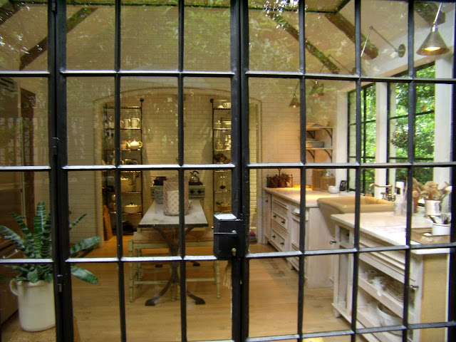 Limestone & Boxwoods: Jill Sharp Style