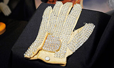 Michael Jackson - King Of Pop: Michael Jackson's Glove Goes For £ ...