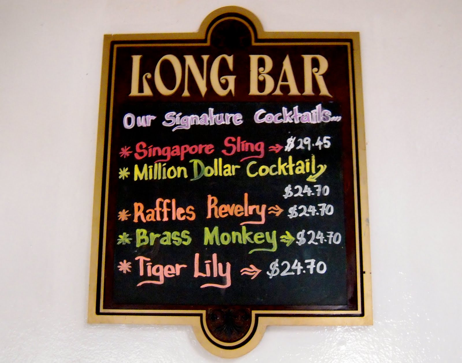 Clarita in Asia: Singapore Sling at the "Long Bar" of the Raffles hotel