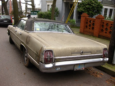OLD PARKED CARS.: 1967 Ford LTD.