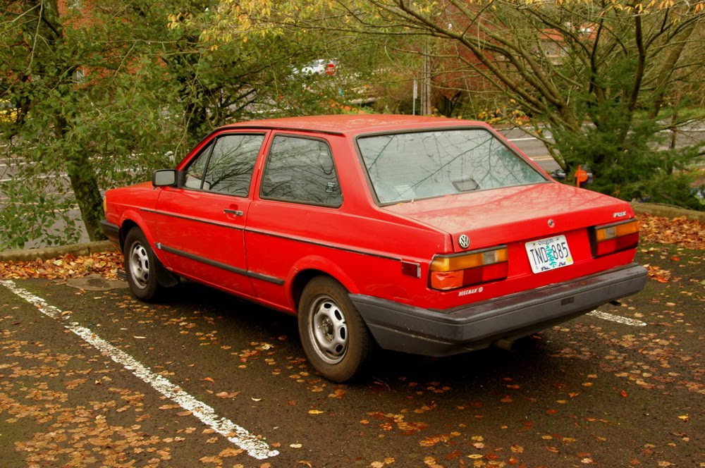 OLD PARKED CARS.: 1990 Volkswagen Fox Coupe.