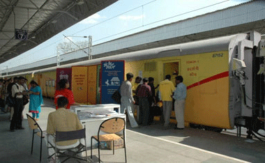 welcome wonders: RED RIBBON EXPRESS NOW IN CHENNAI CENTRAL