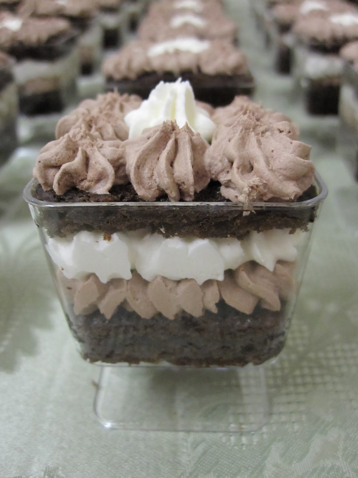 Miniatures by Festive Creations: Mini Chocolate Trifle Cup - parave