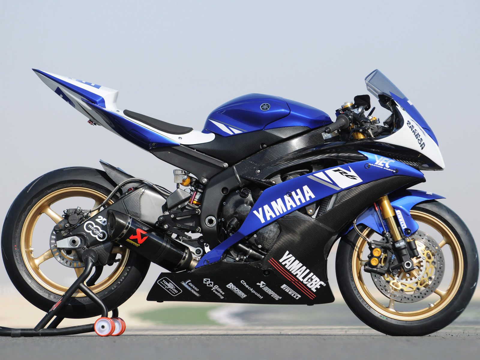 Modified Carz and Bikes...: YAMAHA R1..