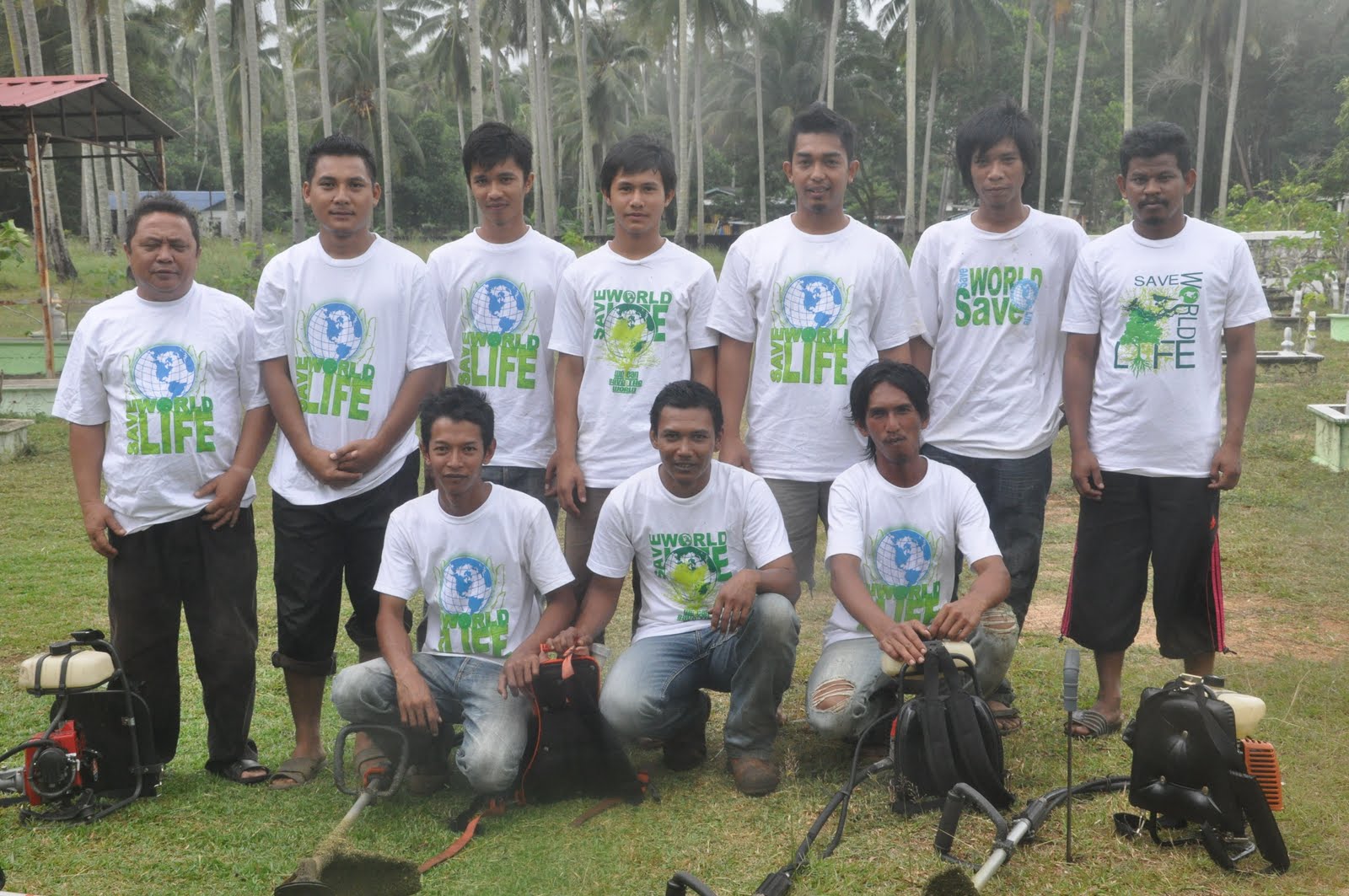 SETIU HARI INI: APMT Dun Batu Rakit bersama penduduk kampung..