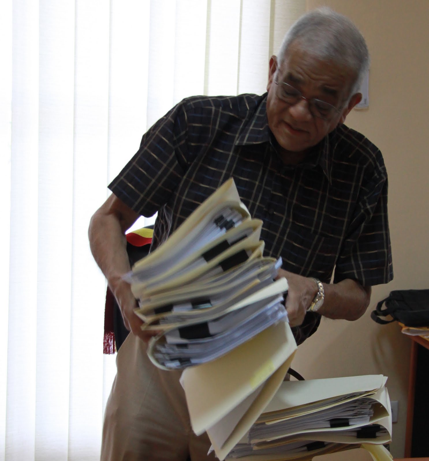 TEMPO SEMANAL: PSD Deside Nafatin Iha AMP Nia Mahon Mário Carrascalão ...