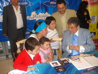 JOSÉ JOSÉ (Firma autógrafos durante 8 horas consecutivas-TODO UN ...