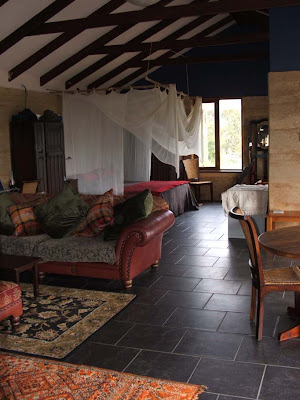 Spectacular Views, Magic Location: Gorgeous rammed earth cottage