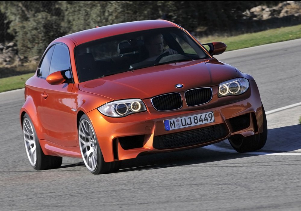 Blog about fascinating cars.: The new small BMW 1M coupe is here - neat.