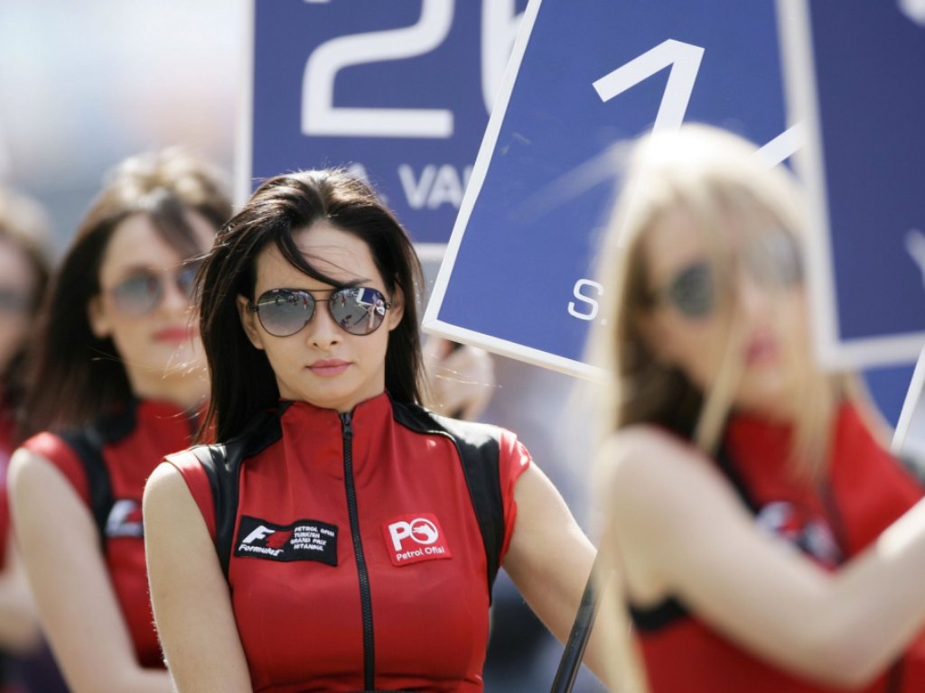 Ewallpics: 44 Auto Racing Girls Wallpapers 1024x768