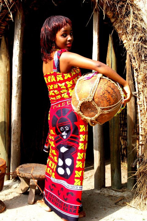 HUNGAZ: DESIGNER WHO TRANSFORMING KHANGA DRESS INTO NEW LOOKS