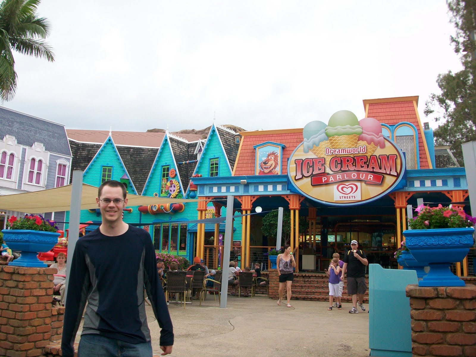 27 Degrees South: Dreamworld