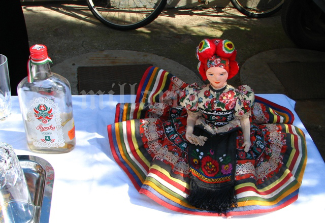 Ídes Rúzsám: Baba matyó népviseletben